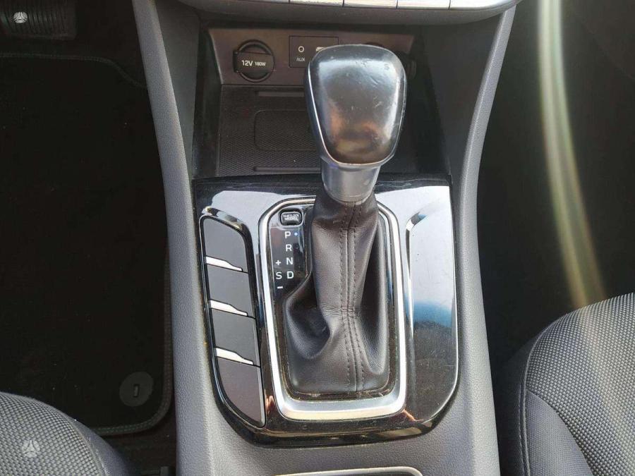 White Hyundai Ioniq 2017 in Panevezys, with an engine capacity of 1.58 L and mileage of 170 thousand km for 9800 €, photo 21 on AUTOMOTO.COM.LV