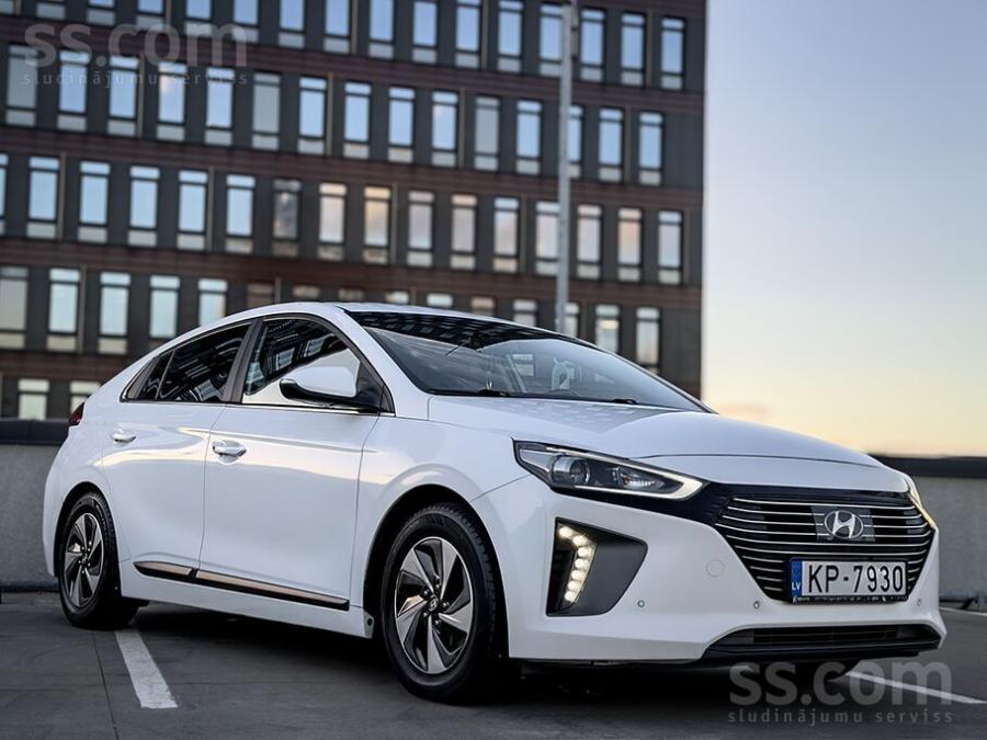 Белый Хендай Ioniq 2017 в Рига, объемом двигателя 1.60 л и пробегом 275 тыс. км за 10750 €, фото 8 на AUTOMOTO.COM.LV