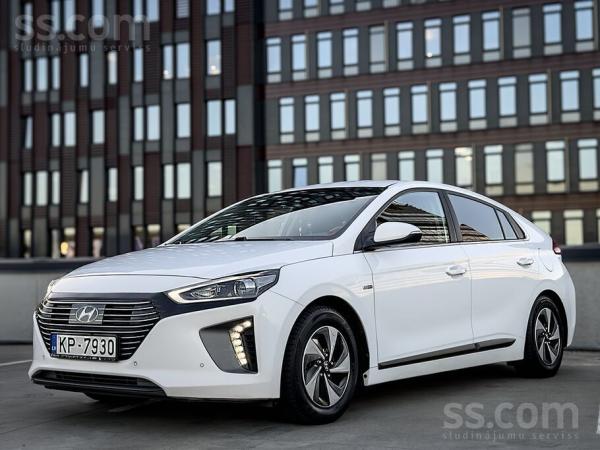 White Hyundai Ioniq 2017 in Riga, with an engine capacity of 1.60 L and mileage of 275 thousand km for 10750 €, photo 4 on AUTOMOTO.COM.LV