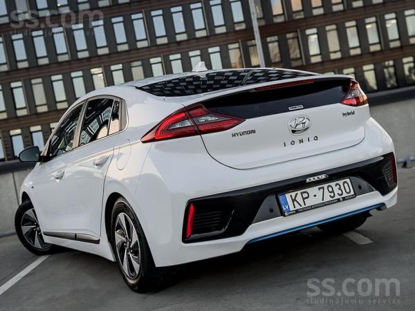 White Hyundai Ioniq 2017 in Riga, with an engine capacity of 1.60 L and mileage of 275 thousand km for 10750 €, photo 6 on AUTOMOTO.COM.LV