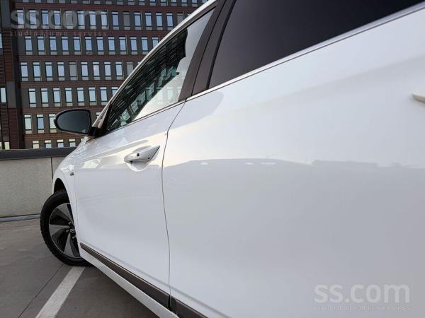 White Hyundai Ioniq 2017 in Riga, with an engine capacity of 1.60 L and mileage of 275 thousand km for 10750 €, photo 9 on AUTOMOTO.COM.LV