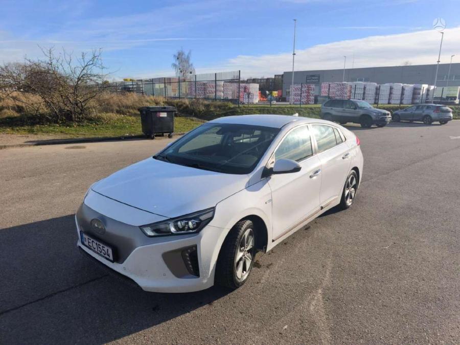 Balts Hyundai Ioniq 2018 Jonava, ar dzinēja tilpumu 0.00 L un nobraukumu 160 tūkst. km par 9500 €, foto 3 vietnē AUTOMOTO.COM.LV