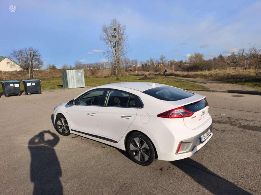 Balts Hyundai Ioniq 2018 Jonava, ar dzinēja tilpumu 0.00 L un nobraukumu 160 tūkst. km par 9500 €, foto 5 vietnē AUTOMOTO.COM.LV