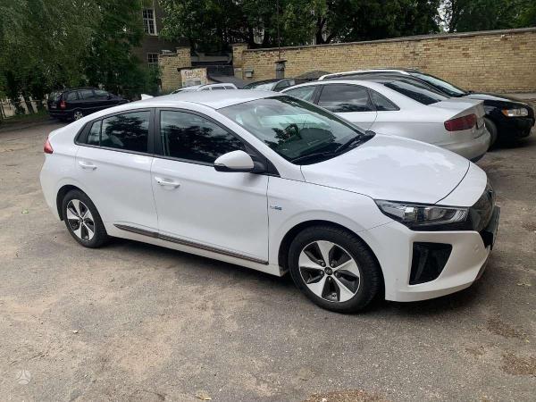White Hyundai Ioniq 2018 in Vilnius, with an engine capacity of 0.00 L and mileage of 83 thousand km for 12900 €, photo 2 on AUTOMOTO.COM.LV