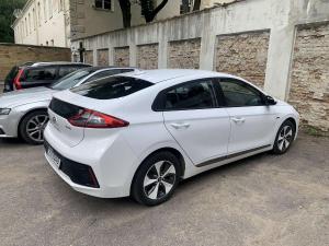 White Hyundai Ioniq 2018 in Vilnius, with an engine capacity of 0.00 L and mileage of 83 thousand km for 12900 €, photo 3 on AUTOMOTO.COM.LV