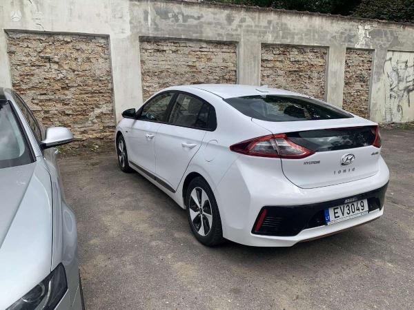 White Hyundai Ioniq 2018 in Vilnius, with an engine capacity of 0.00 L and mileage of 83 thousand km for 12900 €, photo 4 on AUTOMOTO.COM.LV