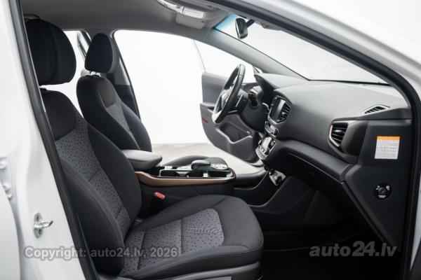 White Hyundai Ioniq 2018 in Tallinn, with an engine capacity of 0.00 L and mileage of 106 thousand km for 12999 €, photo 10 on AUTOMOTO.COM.LV