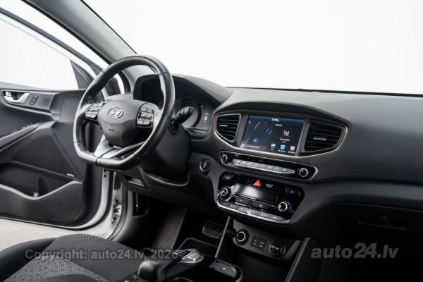 Balts Hyundai Ioniq 2018 Tallina, ar dzinēja tilpumu 0.00 L un nobraukumu 106 tūkst. km par 12999 €, foto 11 vietnē AUTOMOTO.COM.LV