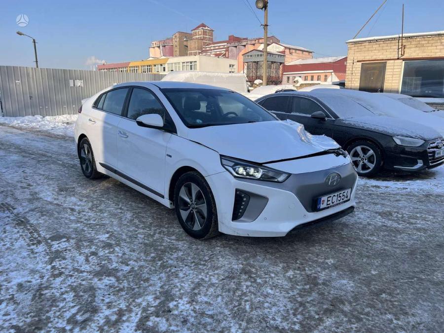 White Hyundai Ioniq 2018 in Kaunas, with an engine capacity of 0.00 L and mileage of 167 thousand km for 5900 €, photo 1 on AUTOMOTO.COM.LV