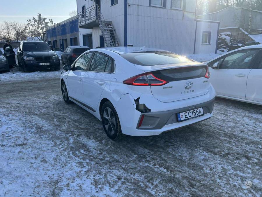 White Hyundai Ioniq 2018 in Kaunas, with an engine capacity of 0.00 L and mileage of 167 thousand km for 5900 €, photo 4 on AUTOMOTO.COM.LV