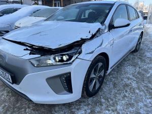 White Hyundai Ioniq 2018 in Kaunas, with an engine capacity of 0.00 L and mileage of 167 thousand km for 5900 €, photo 8 on AUTOMOTO.COM.LV