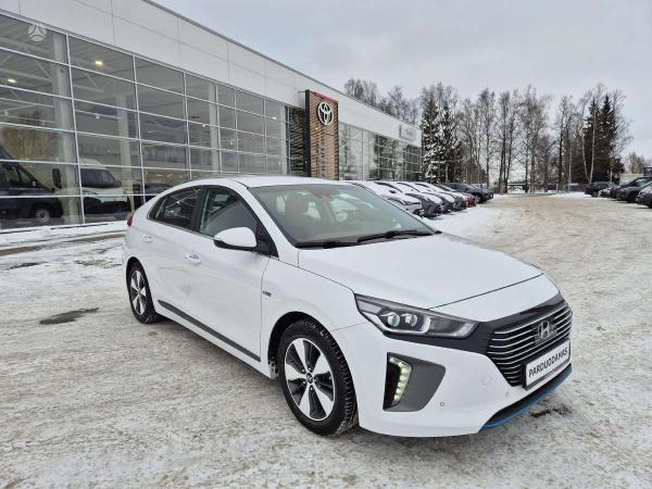 White Hyundai Ioniq 2018 in Panevezys, with an engine capacity of 1.58 L and mileage of 89 thousand km for 13900 €, photo 3 on AUTOMOTO.COM.LV