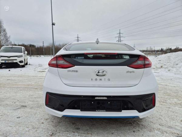 White Hyundai Ioniq 2018 in Panevezys, with an engine capacity of 1.58 L and mileage of 89 thousand km for 13900 €, photo 6 on AUTOMOTO.COM.LV