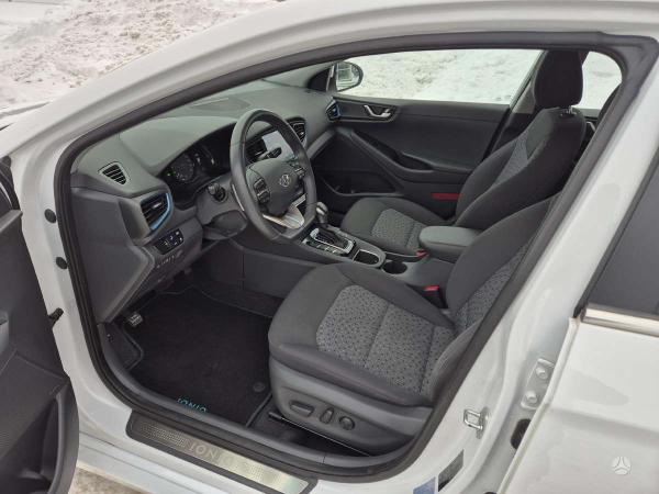 Белый Хендай Ioniq 2018 в Паневежис, объемом двигателя 1.58 л и пробегом 89 тыс. км за 13900 €, фото 11 на AUTOMOTO.COM.LV
