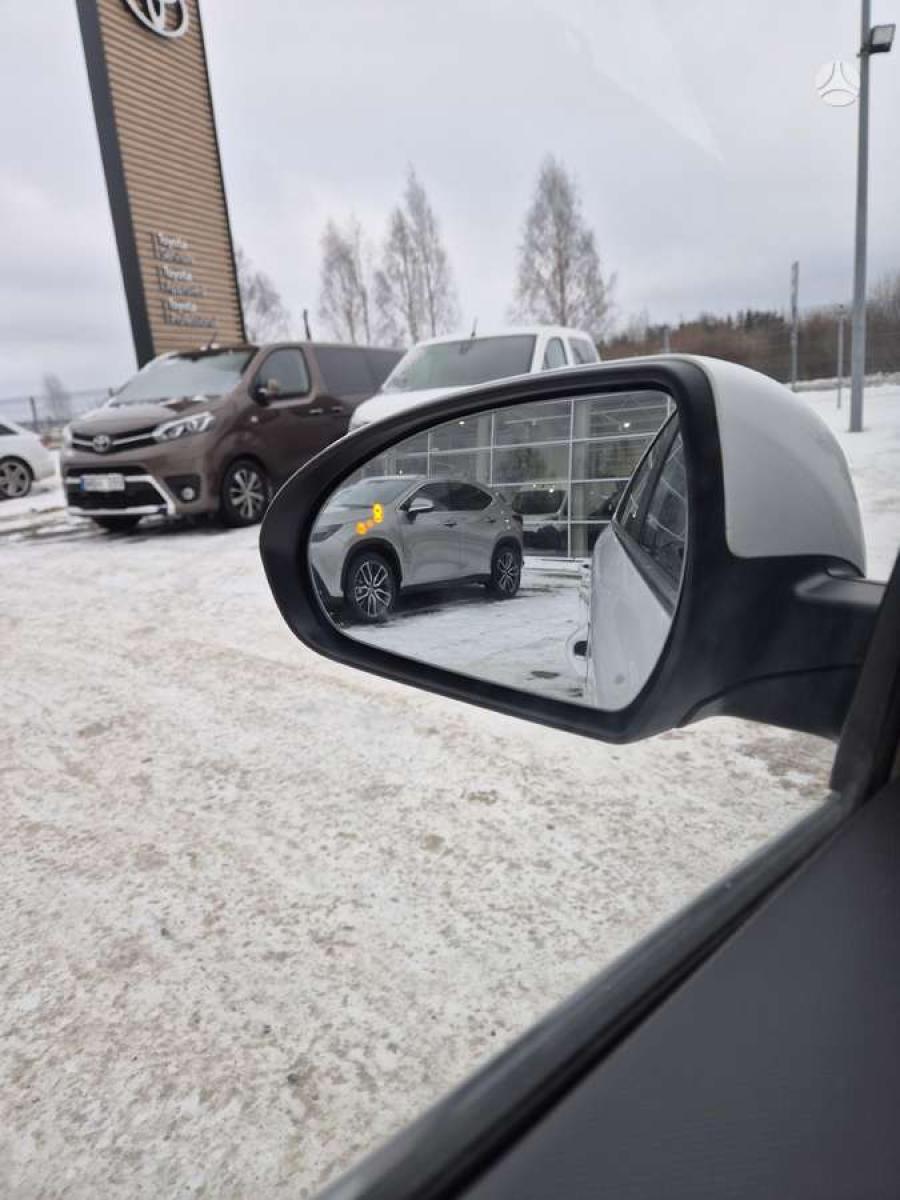 White Hyundai Ioniq 2018 in Panevezys, with an engine capacity of 1.58 L and mileage of 89 thousand km for 13900 €, photo 29 on AUTOMOTO.COM.LV