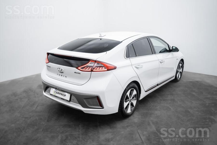 White Hyundai Ioniq 2018 in Tallinn, with an engine capacity of 0.00 L and mileage of 97 thousand km for 13499 €, photo 4 on AUTOMOTO.COM.LV