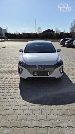 Белый Хендай Ioniq 2018 в Шяуляй, объемом двигателя 0.00 л и пробегом 78 тыс. км за 11100 €, фото  на AUTOMOTO.COM.LV