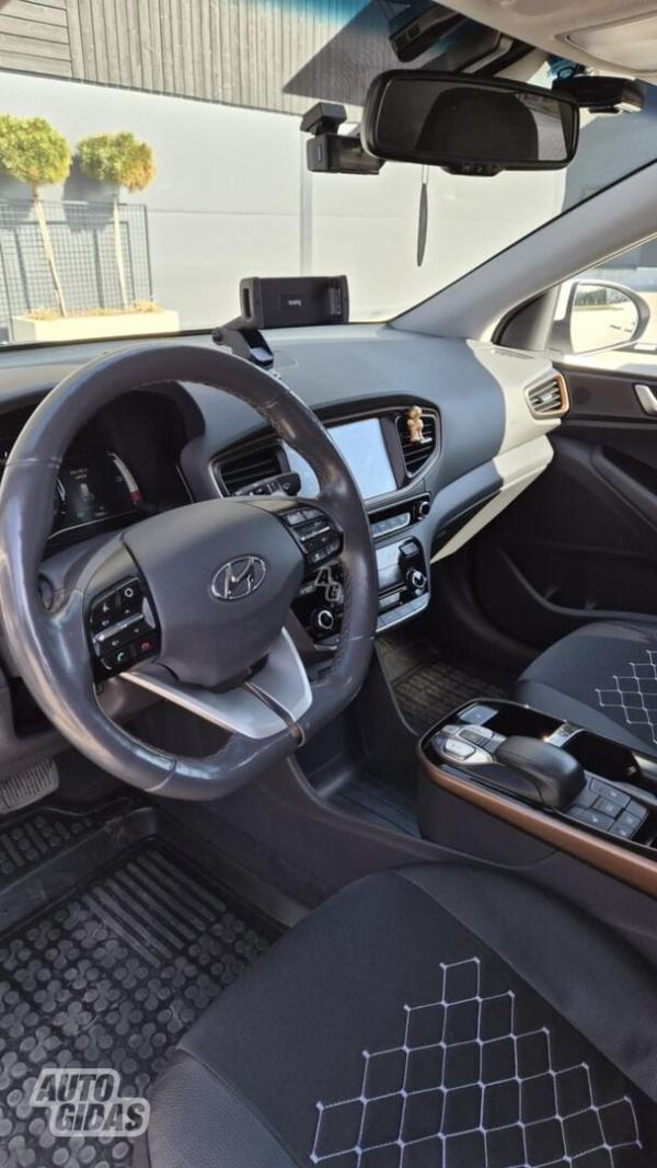 White Hyundai Ioniq 2018 in Siauliai, with an engine capacity of 0.00 L and mileage of 78 thousand km for 11100 €, photo 7 on AUTOMOTO.COM.LV