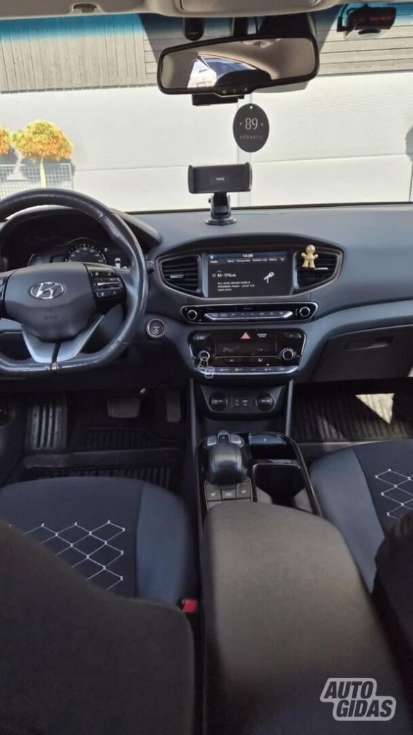 White Hyundai Ioniq 2018 in Siauliai, with an engine capacity of 0.00 L and mileage of 78 thousand km for 11100 €, photo 8 on AUTOMOTO.COM.LV