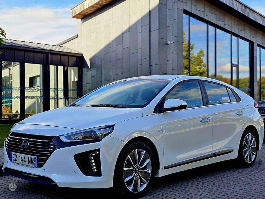 White Hyundai Ioniq 2018 in Taurage, with an engine capacity of 1.58 L and mileage of 177 thousand km for 8900 €, photo 3 on AUTOMOTO.COM.LV