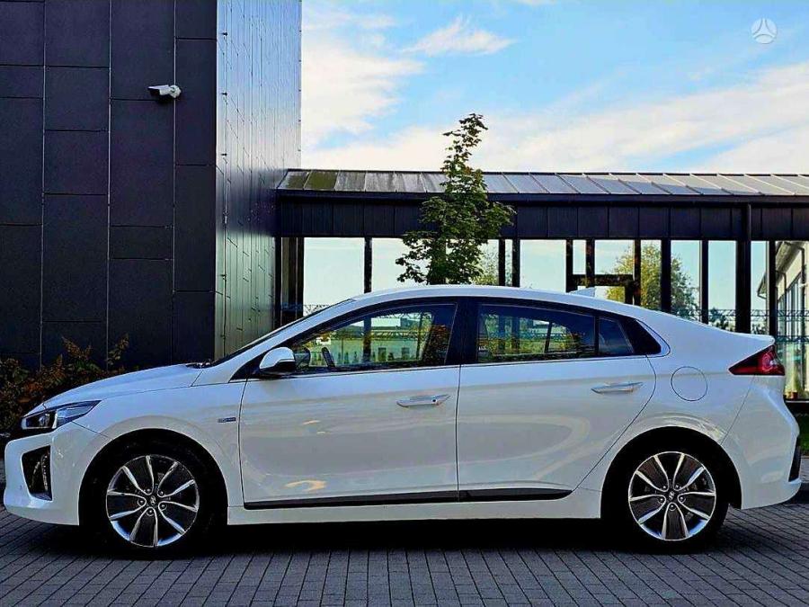 White Hyundai Ioniq 2018 in Taurage, with an engine capacity of 1.58 L and mileage of 177 thousand km for 8900 €, photo 5 on AUTOMOTO.COM.LV