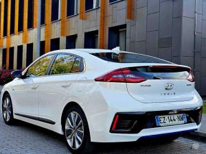 White Hyundai Ioniq 2018 in Taurage, with an engine capacity of 1.58 L and mileage of 177 thousand km for 8900 €, photo 6 on AUTOMOTO.COM.LV