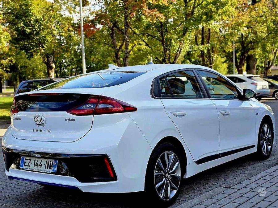 White Hyundai Ioniq 2018 in Taurage, with an engine capacity of 1.58 L and mileage of 177 thousand km for 8900 €, photo 8 on AUTOMOTO.COM.LV