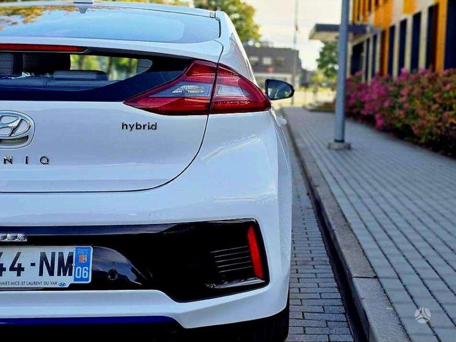White Hyundai Ioniq 2018 in Taurage, with an engine capacity of 1.58 L and mileage of 177 thousand km for 8900 €, photo 13 on AUTOMOTO.COM.LV