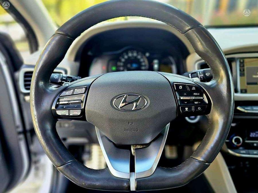 White Hyundai Ioniq 2018 in Taurage, with an engine capacity of 1.58 L and mileage of 177 thousand km for 8900 €, photo 18 on AUTOMOTO.COM.LV