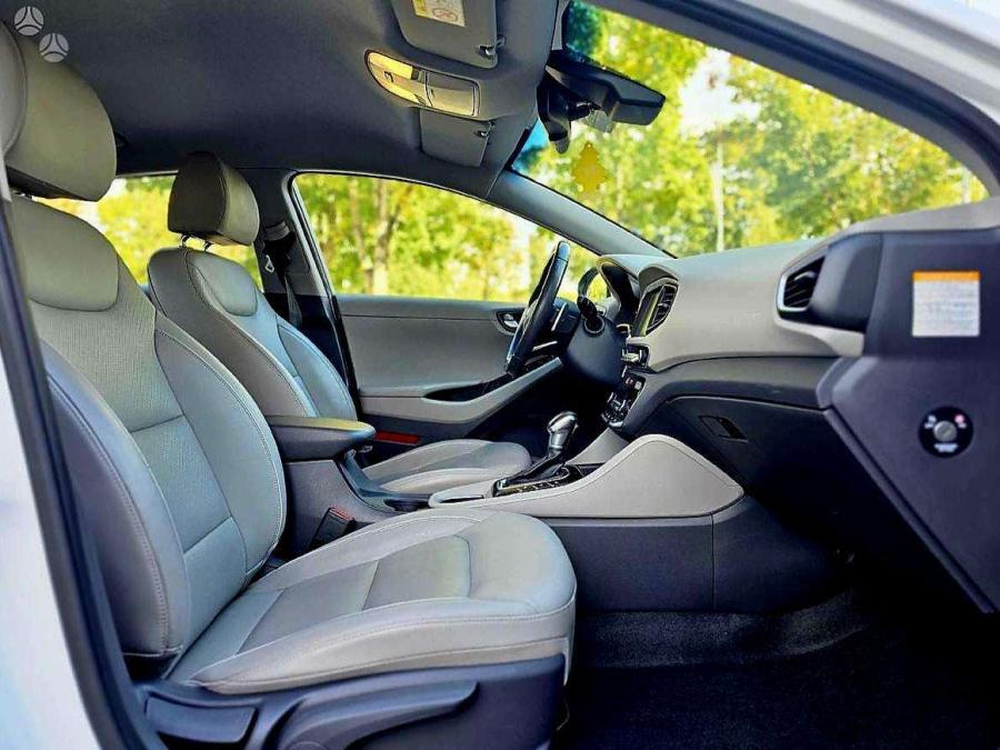 White Hyundai Ioniq 2018 in Taurage, with an engine capacity of 1.58 L and mileage of 177 thousand km for 8900 €, photo 21 on AUTOMOTO.COM.LV