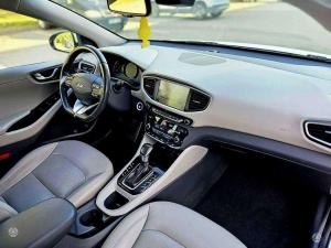 White Hyundai Ioniq 2018 in Taurage, with an engine capacity of 1.58 L and mileage of 177 thousand km for 8900 €, photo 22 on AUTOMOTO.COM.LV