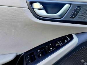 White Hyundai Ioniq 2018 in Taurage, with an engine capacity of 1.58 L and mileage of 177 thousand km for 8900 €, photo 32 on AUTOMOTO.COM.LV