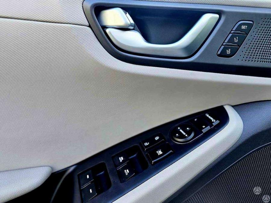 White Hyundai Ioniq 2018 in Taurage, with an engine capacity of 1.58 L and mileage of 177 thousand km for 8900 €, photo 32 on AUTOMOTO.COM.LV