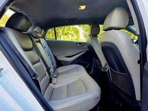 White Hyundai Ioniq 2018 in Taurage, with an engine capacity of 1.58 L and mileage of 177 thousand km for 8900 €, photo 33 on AUTOMOTO.COM.LV