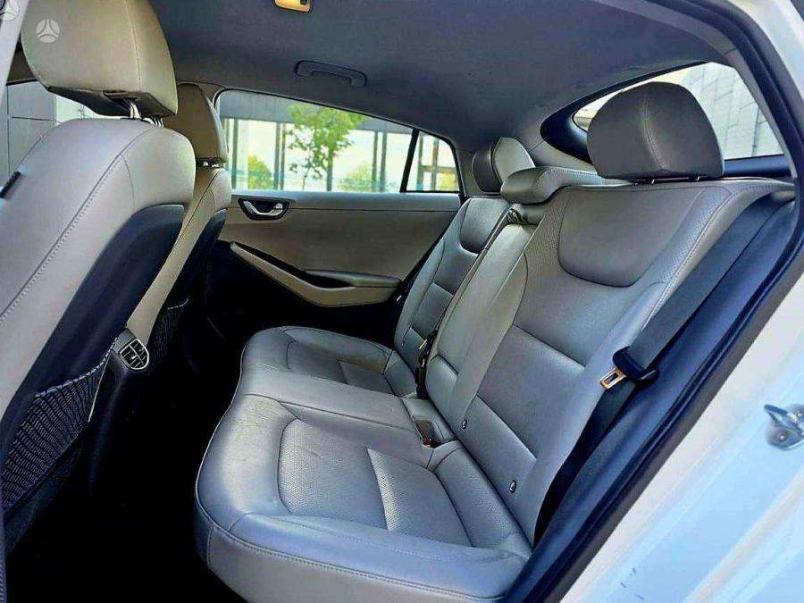 White Hyundai Ioniq 2018 in Taurage, with an engine capacity of 1.58 L and mileage of 177 thousand km for 8900 €, photo 34 on AUTOMOTO.COM.LV