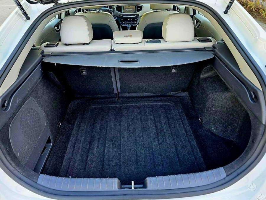 White Hyundai Ioniq 2018 in Taurage, with an engine capacity of 1.58 L and mileage of 177 thousand km for 8900 €, photo 35 on AUTOMOTO.COM.LV