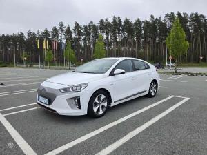 White Hyundai Ioniq 2018 in Riga, with an engine capacity of 0.00 L and mileage of 170 thousand km for 10000 €, photo  on AUTOMOTO.COM.LV