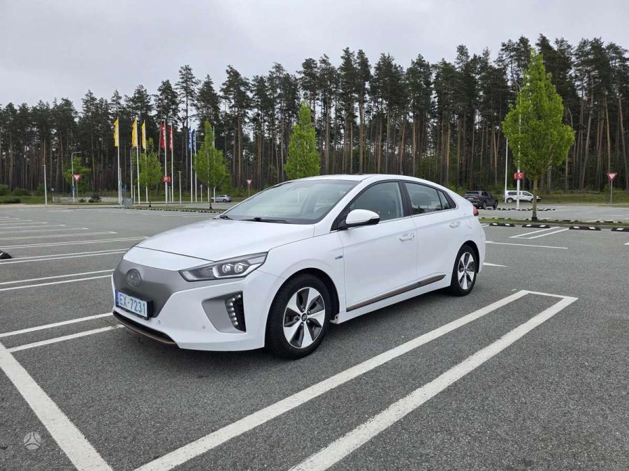 Balts Hyundai Ioniq 2018 Rīga, ar dzinēja tilpumu 0.00 L un nobraukumu 170 tūkst. km par 10000 €, foto 1 vietnē AUTOMOTO.COM.LV