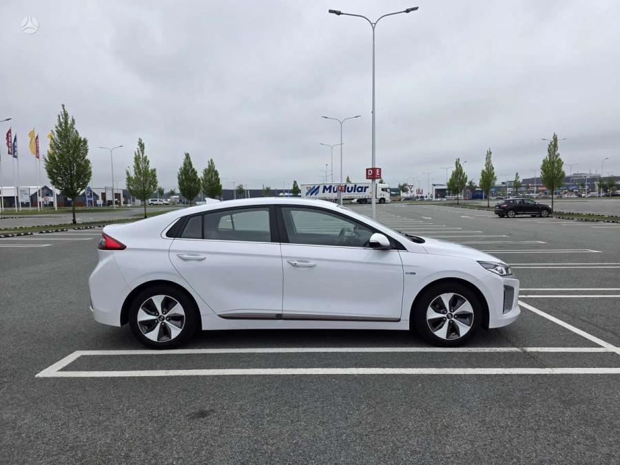 Balts Hyundai Ioniq 2018 Rīga, ar dzinēja tilpumu 0.00 L un nobraukumu 170 tūkst. km par 10000 €, foto 5 vietnē AUTOMOTO.COM.LV