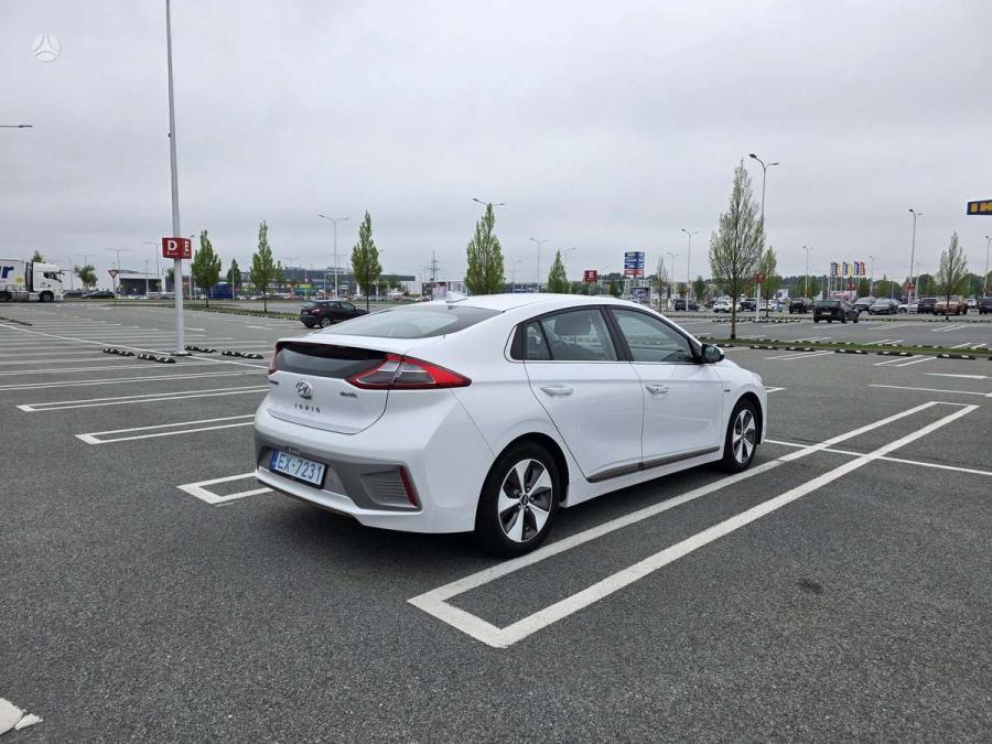 Balts Hyundai Ioniq 2018 Rīga, ar dzinēja tilpumu 0.00 L un nobraukumu 170 tūkst. km par 10000 €, foto 6 vietnē AUTOMOTO.COM.LV