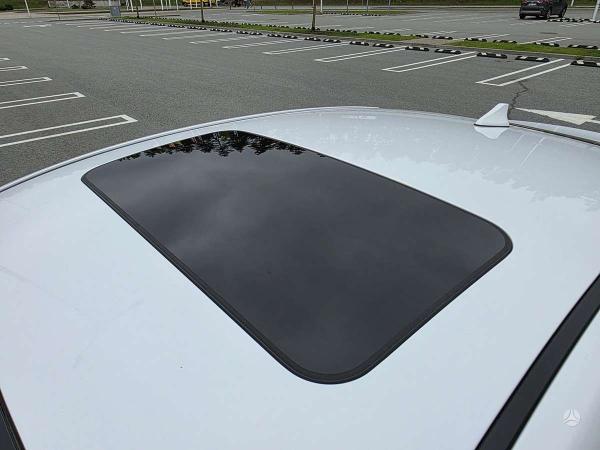 White Hyundai Ioniq 2018 in Riga, with an engine capacity of 0.00 L and mileage of 170 thousand km for 10000 €, photo 9 on AUTOMOTO.COM.LV