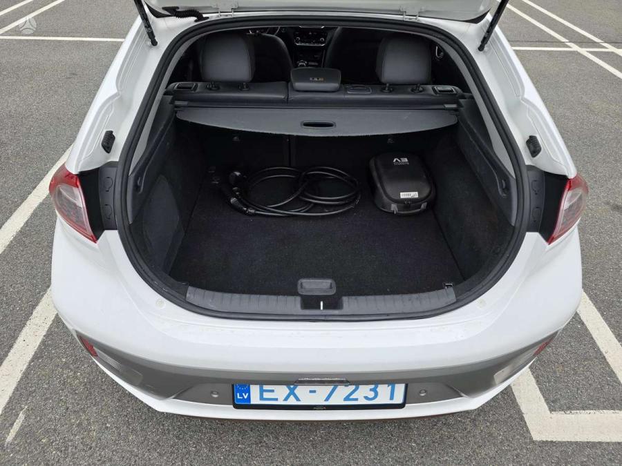 Balts Hyundai Ioniq 2018 Rīga, ar dzinēja tilpumu 0.00 L un nobraukumu 170 tūkst. km par 10000 €, foto 13 vietnē AUTOMOTO.COM.LV