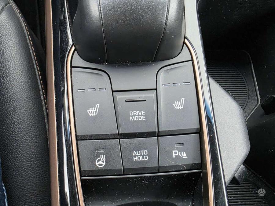 Balts Hyundai Ioniq 2018 Rīga, ar dzinēja tilpumu 0.00 L un nobraukumu 170 tūkst. km par 10000 €, foto 18 vietnē AUTOMOTO.COM.LV