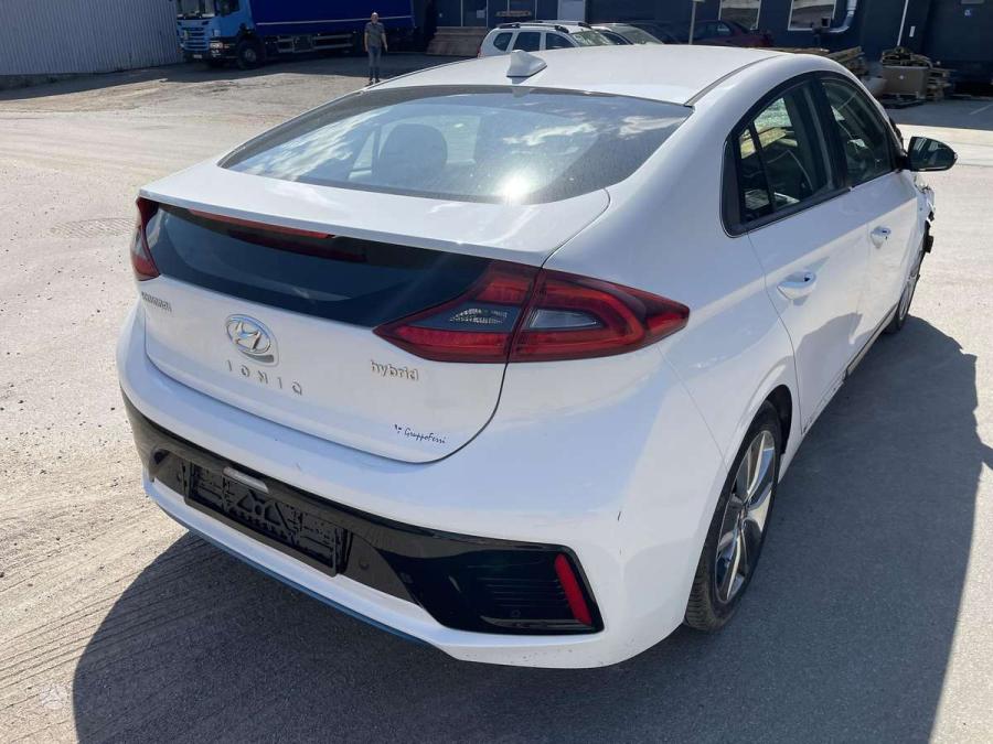 White Hyundai Ioniq 2018 in Panevezys, with an engine capacity of 1.58 L and mileage of 167 thousand km for 3250 €, photo 10 on AUTOMOTO.COM.LV