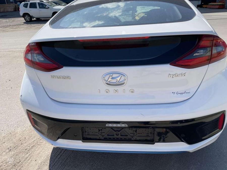 White Hyundai Ioniq 2018 in Panevezys, with an engine capacity of 1.58 L and mileage of 167 thousand km for 3250 €, photo 11 on AUTOMOTO.COM.LV