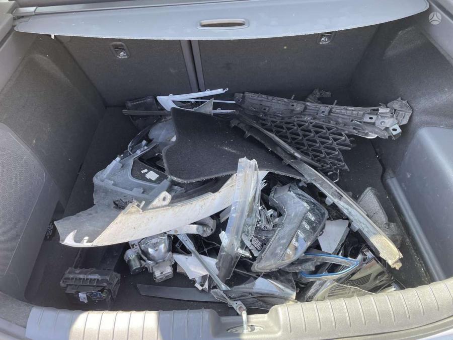 White Hyundai Ioniq 2018 in Panevezys, with an engine capacity of 1.58 L and mileage of 167 thousand km for 3250 €, photo 13 on AUTOMOTO.COM.LV
