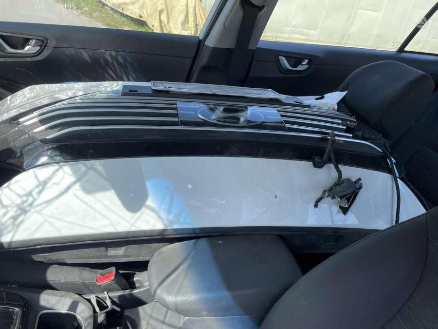 White Hyundai Ioniq 2018 in Panevezys, with an engine capacity of 1.58 L and mileage of 167 thousand km for 3250 €, photo 14 on AUTOMOTO.COM.LV