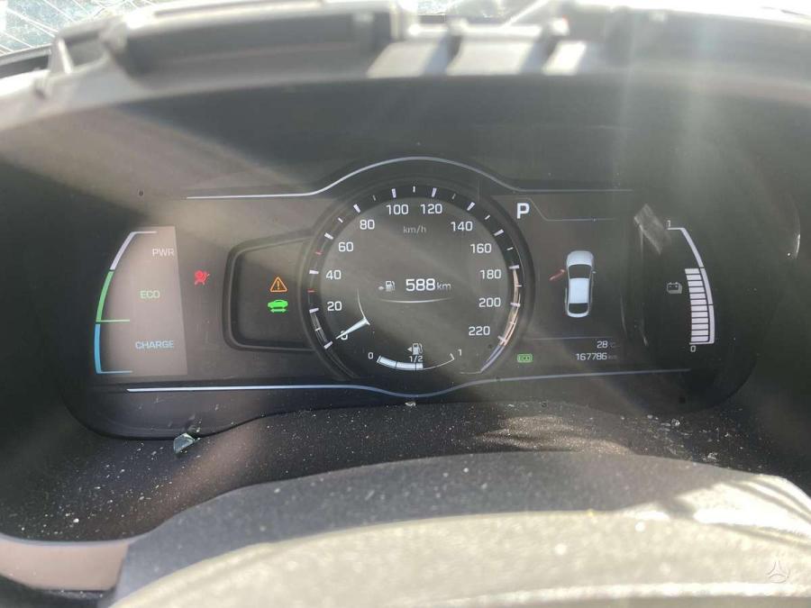 White Hyundai Ioniq 2018 in Panevezys, with an engine capacity of 1.58 L and mileage of 167 thousand km for 3250 €, photo 16 on AUTOMOTO.COM.LV