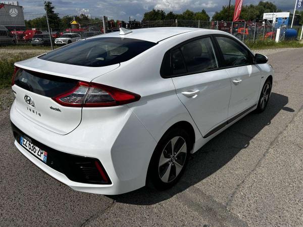 White Hyundai Ioniq 2018 in Panevezys, with an engine capacity of 0.00 L and mileage of 224 thousand km for 8200 €, photo 7 on AUTOMOTO.COM.LV