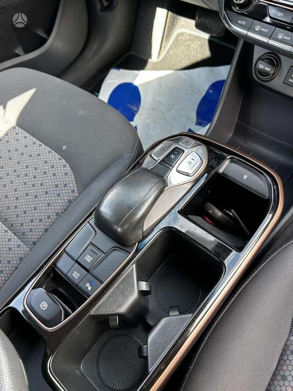 White Hyundai Ioniq 2018 in Panevezys, with an engine capacity of 0.00 L and mileage of 224 thousand km for 8200 €, photo 10 on AUTOMOTO.COM.LV